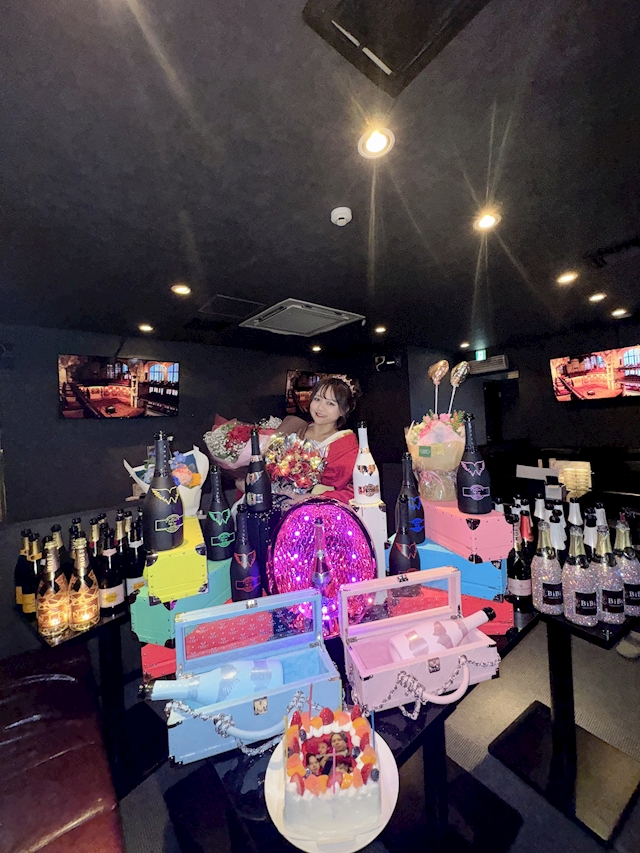 あみ - Girl's Bar BiBi・ビビ - 八王子のガールズバー [ポケパラ]