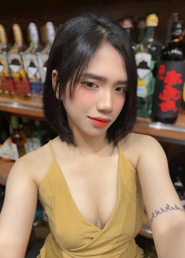 Rena - CLUB 綺羅・キラ - 名古屋 栄のインターナショナルパブ【ポケパラ】